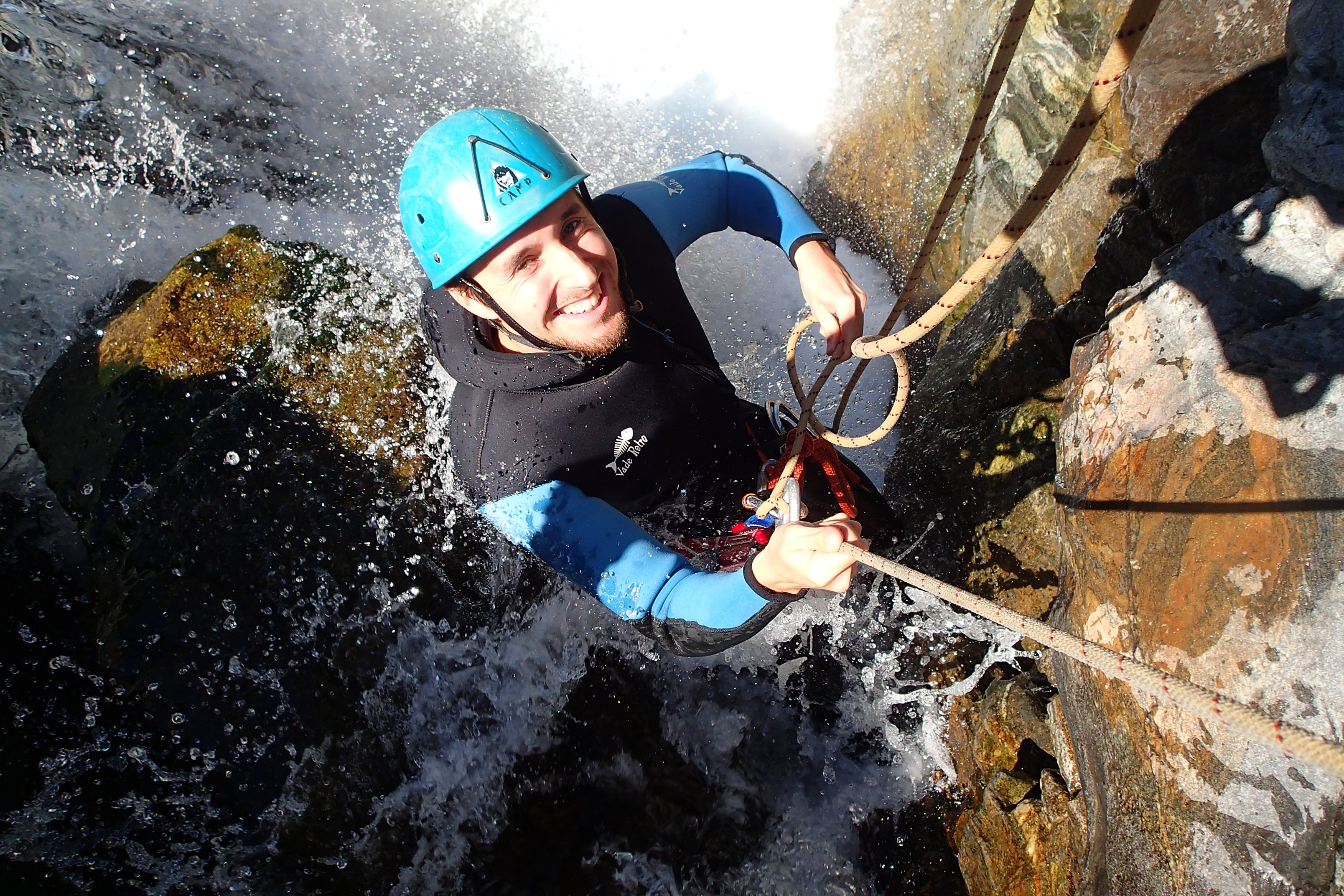Canyoning Pyrénées avec un guide - familles, débutants et sportifs