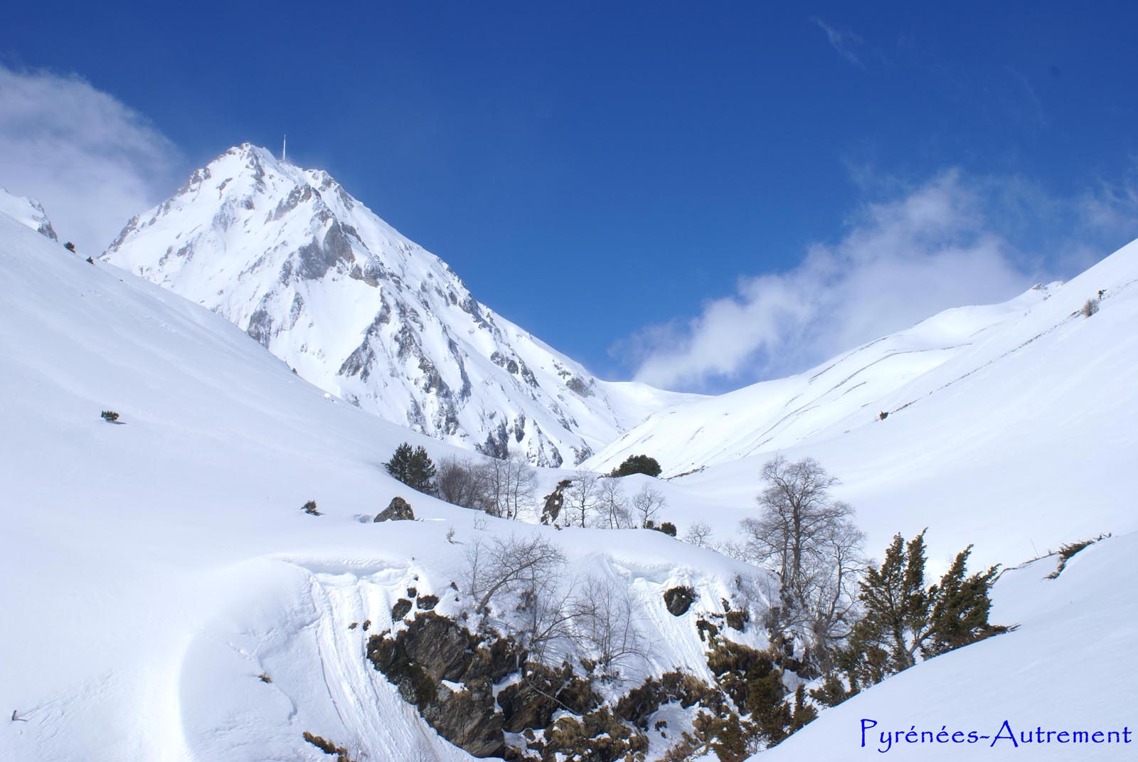balade en raquettes à la mongie: le village de vachers