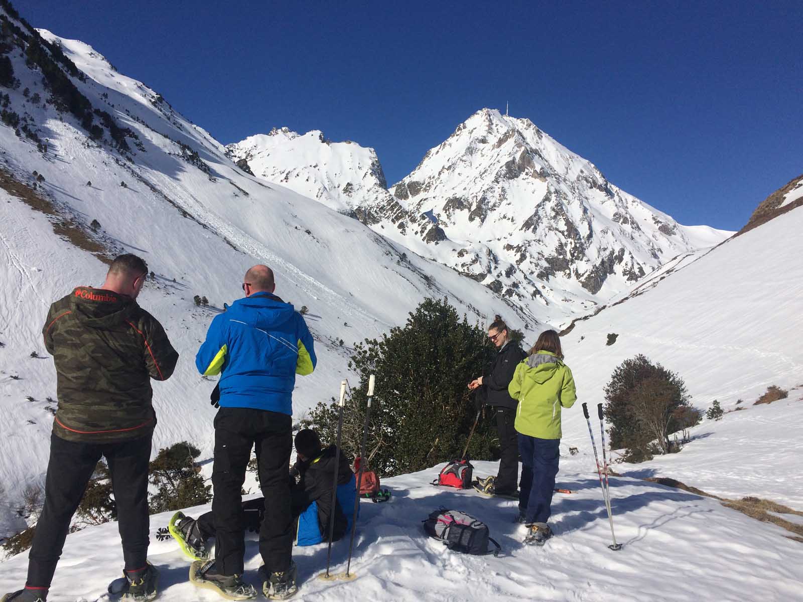 balade en raquettes à la mongie: le village de vachers
